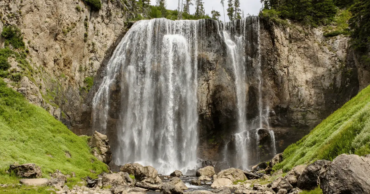 Dunanda Falls: Exploring a Hidden Oasis