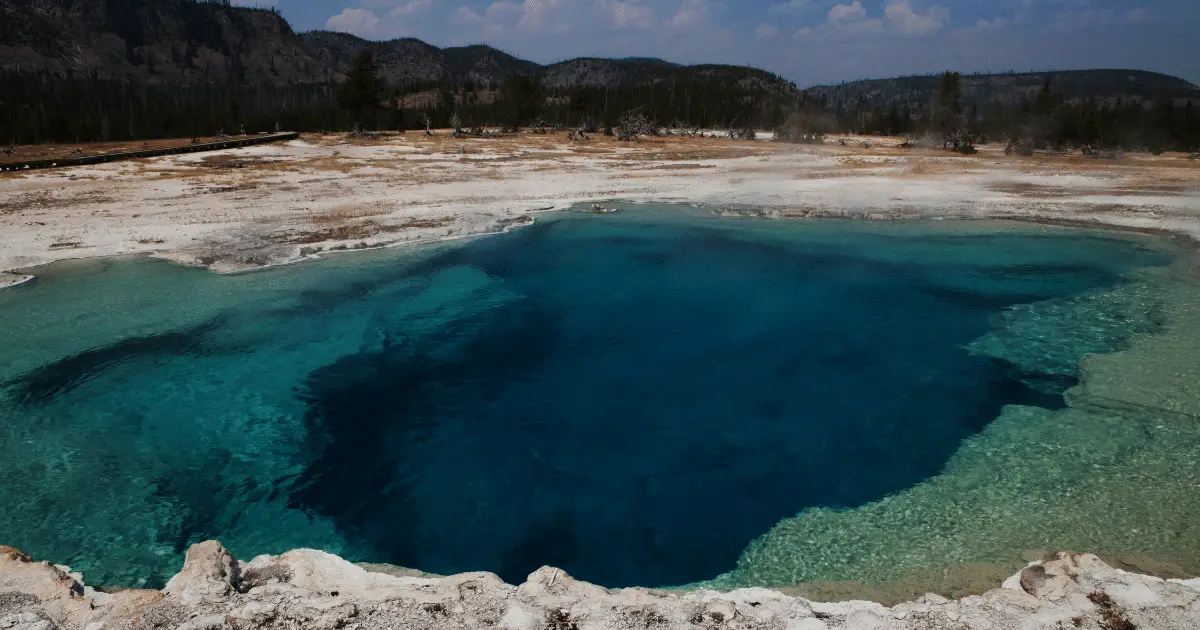 Discovering the Beauty of Sapphire Pool Yellowstone